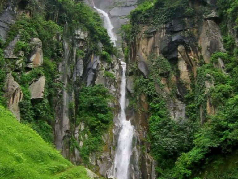 5 Best Waterfalls in Himachal Pradesh You Must Visit - Awards® - The #1 ...